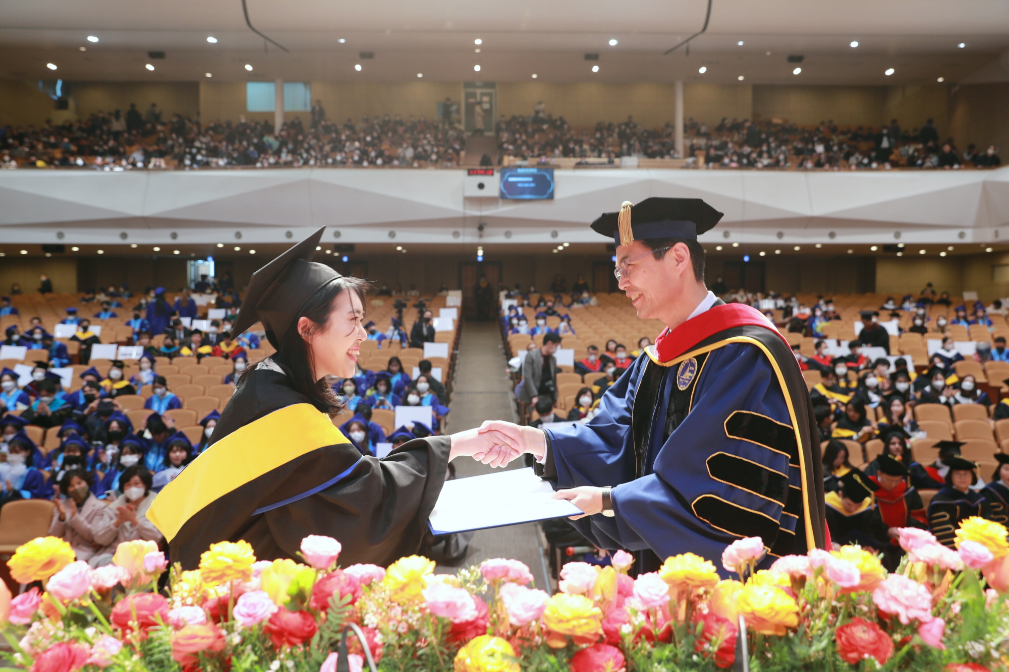 ‘No-mask’ graduation ceremony filled with laughter – Sahmyook University