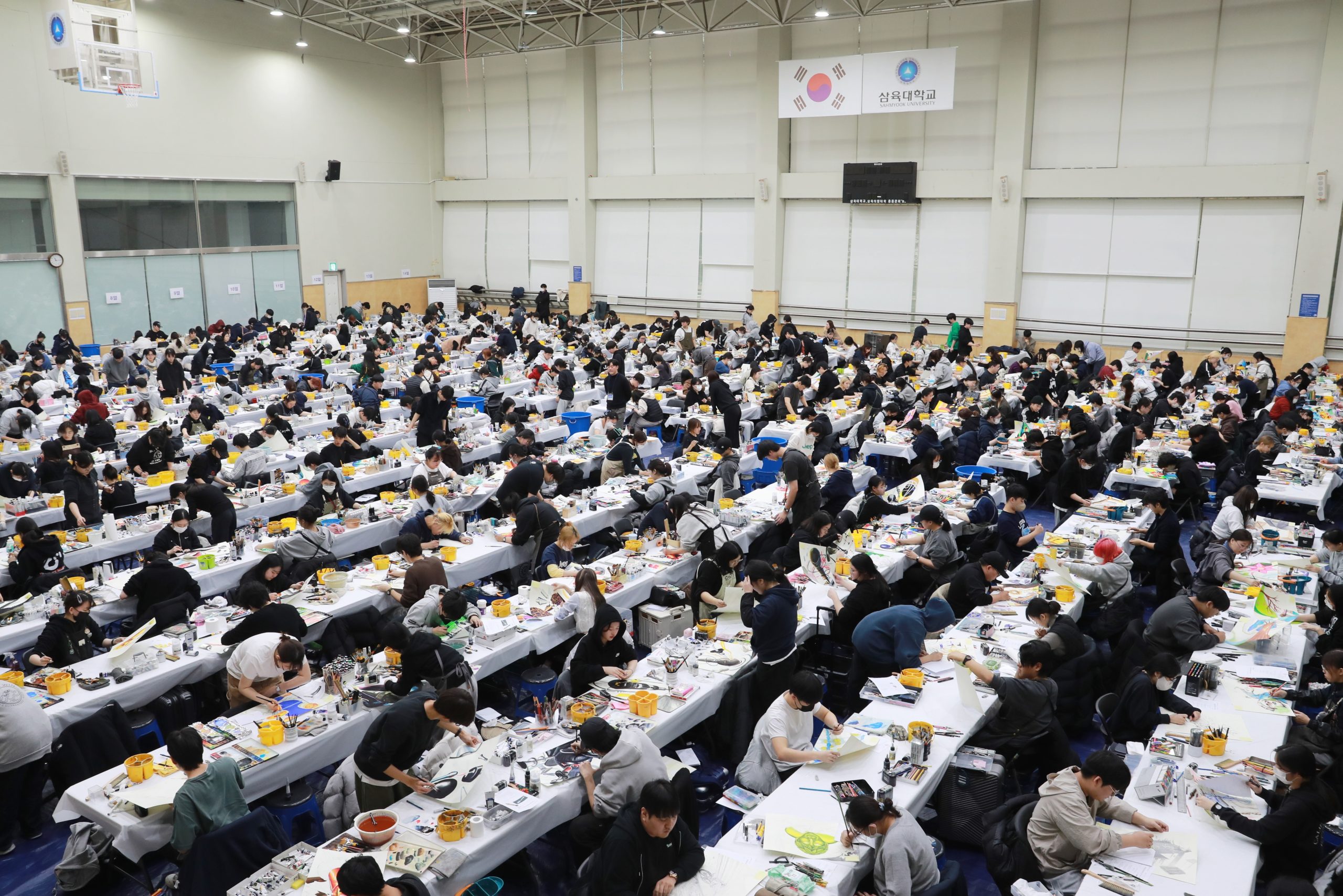 【三育一瞥】竞争激烈的美术技能考试现场，只有20人被录取 – 国际教育院