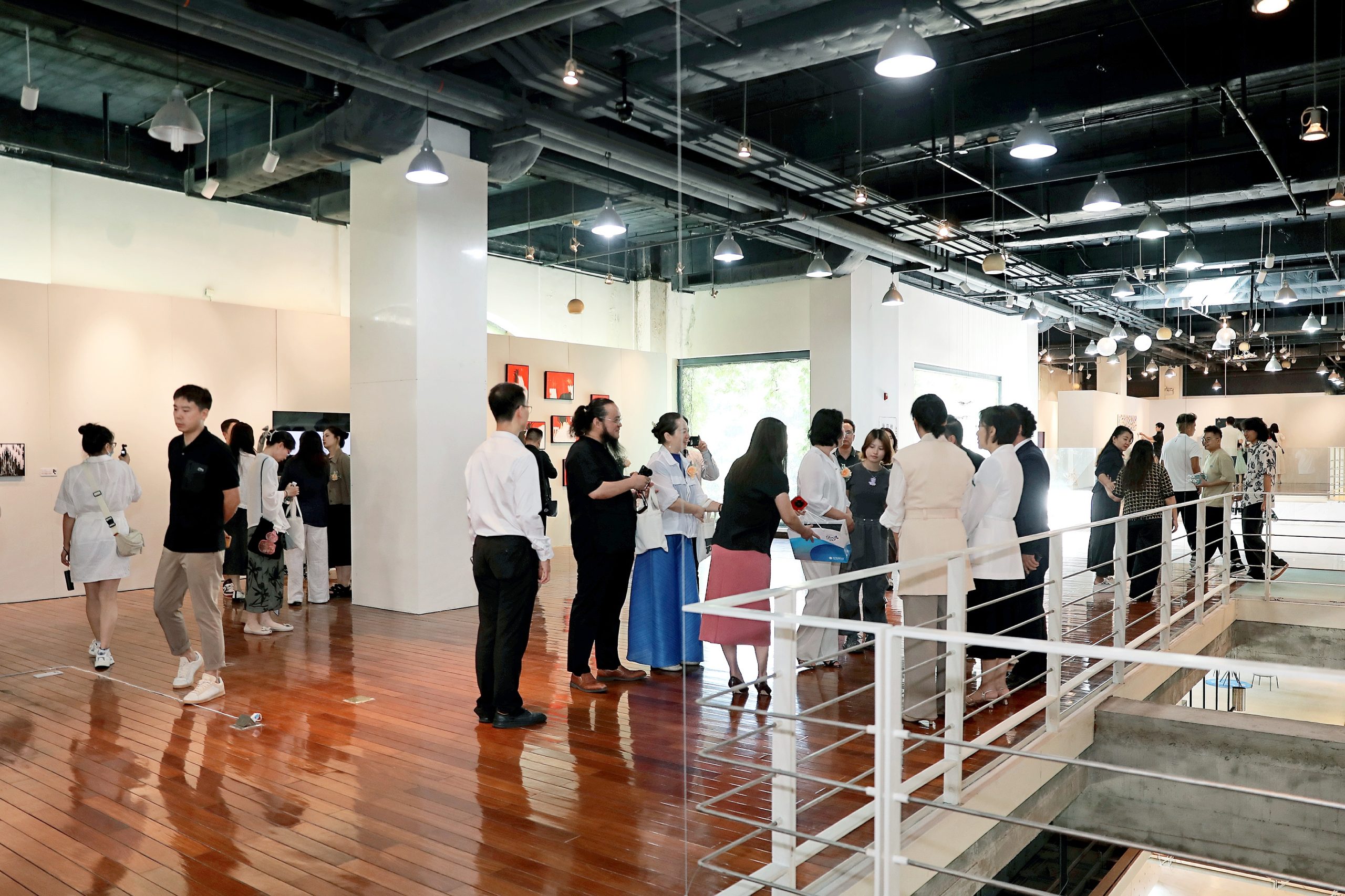 三育大学研究生院综合艺术系在广州举办“东来西渡”中韩艺术交流展 – 国际教育院