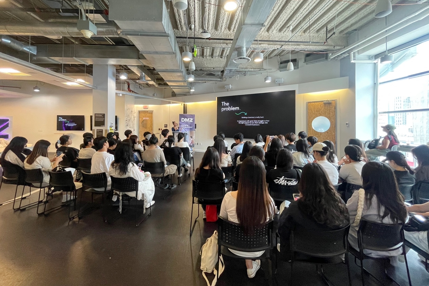 60名参加“蓝色阶梯”的学生，完成加拿大·美国研修 – 国际教育院