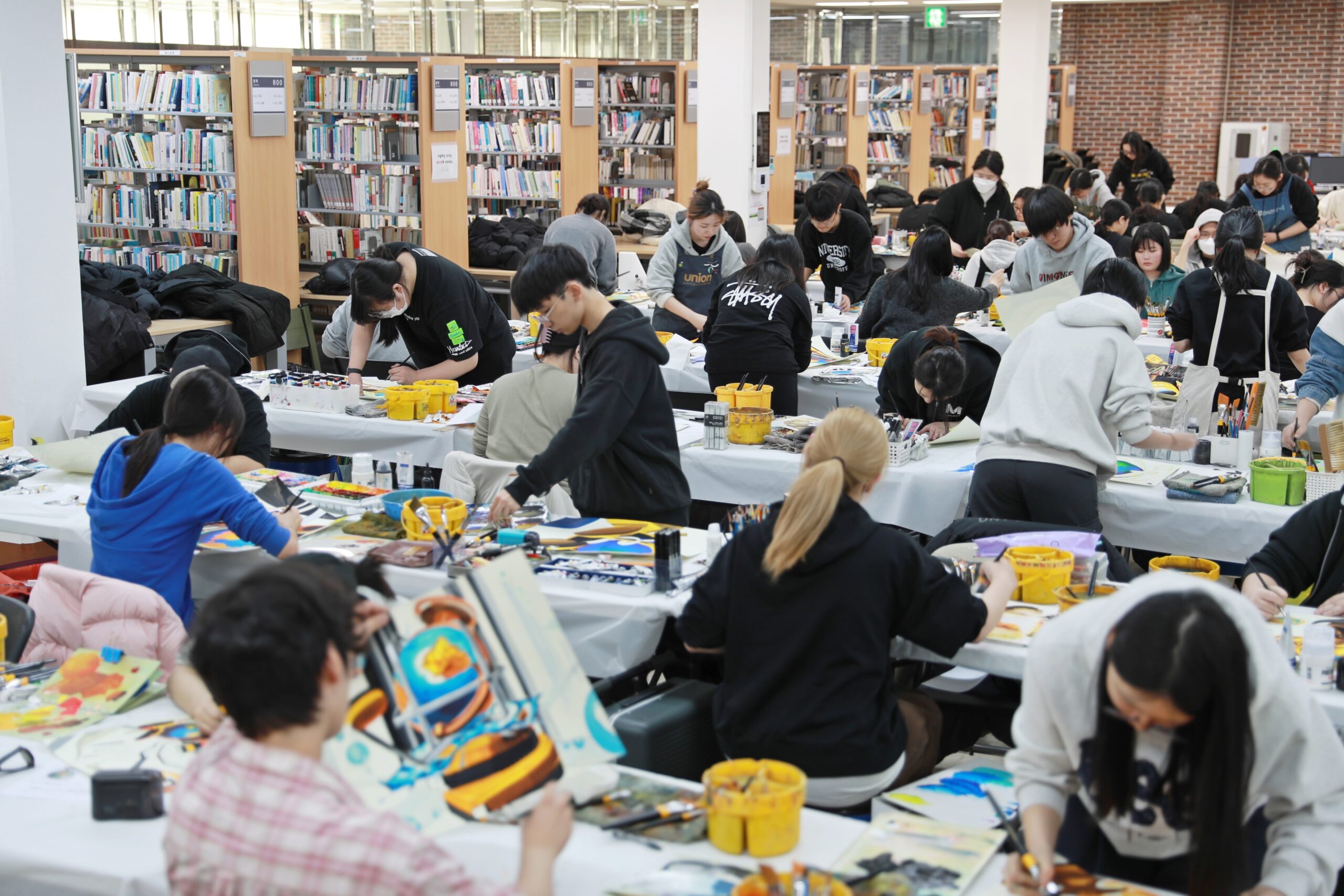 【照片】读书馆举办美术技能考试 – 国际教育院